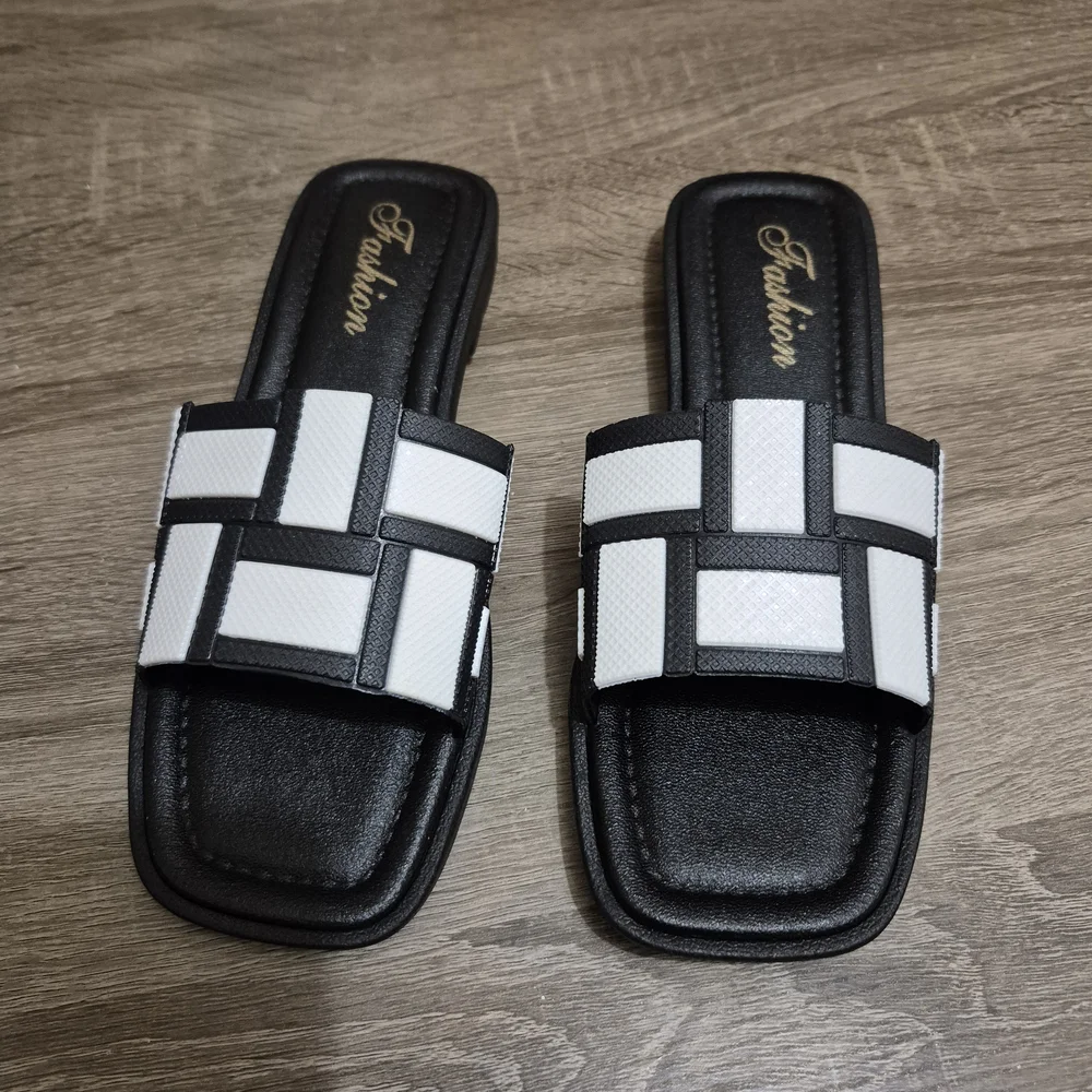 The Unbranded Brand | Shoes | Chic Black And White Slide Sandals | Poshmark